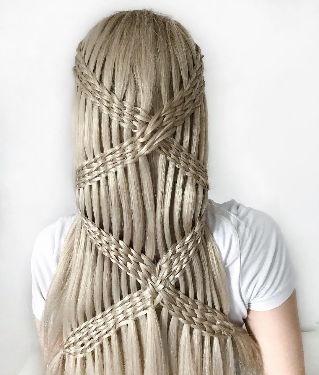 (30 Photos) German Teenager Makes Incredible Hairstyles