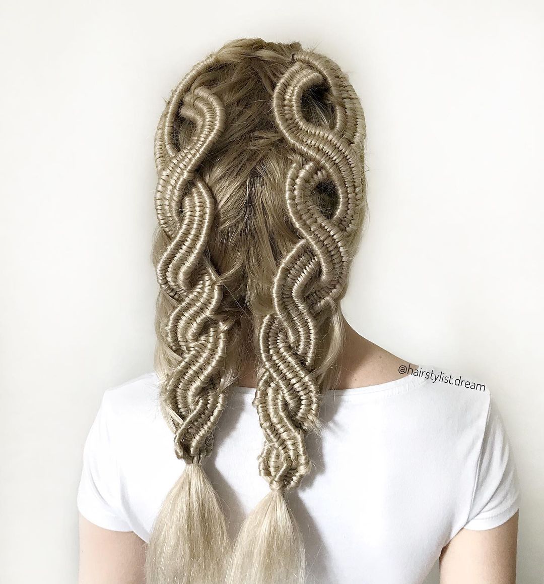 (30 Photos) German Teenager Makes Incredible Hairstyles