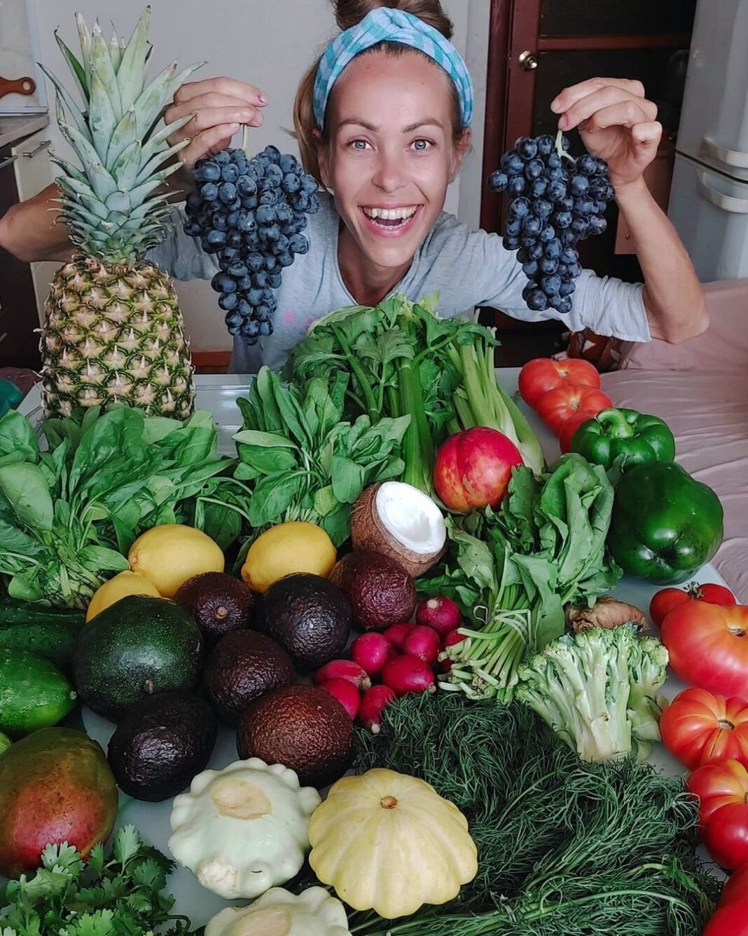 After A "Extreme" Tropical Fruit Diet, A Vegan Influencer "Dies Of ...