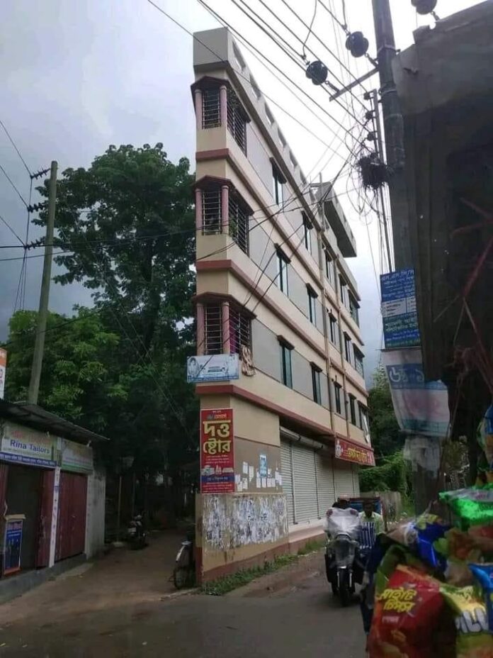 Crazy House Designs Without Engineer (31-Pictures)